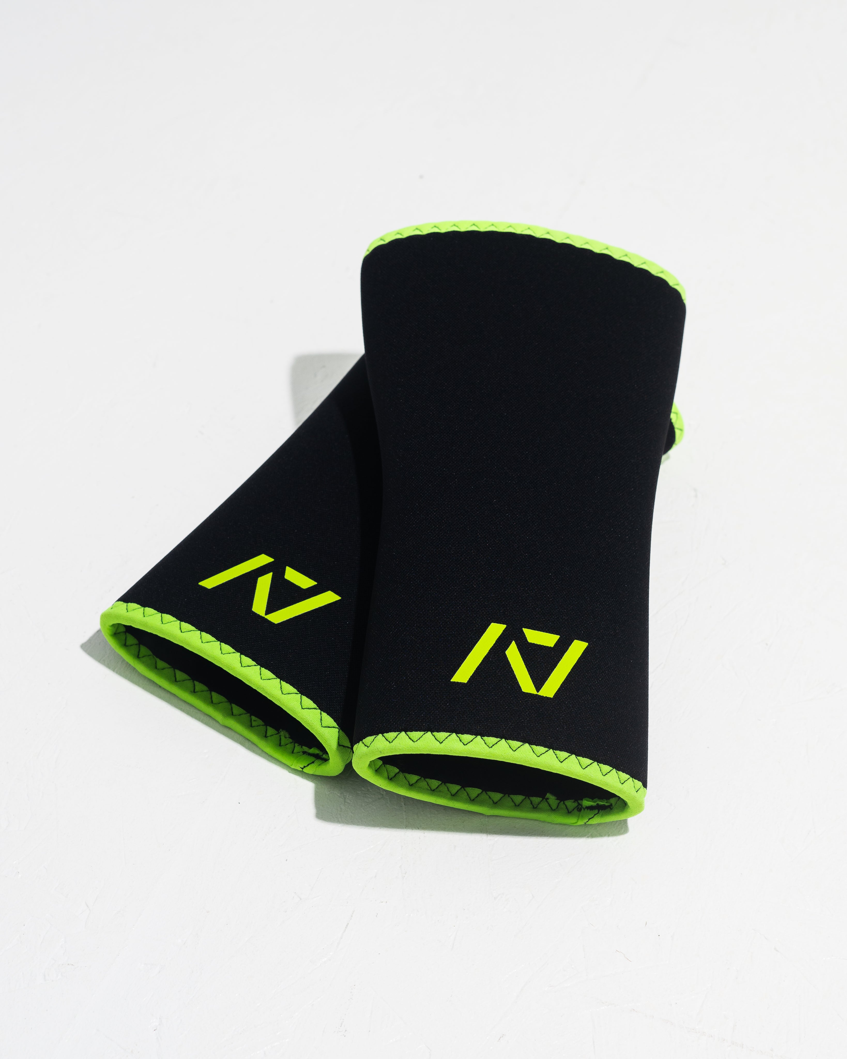 Hourglass Knee Sleeves - Alien | A7 UK shipping to Europe