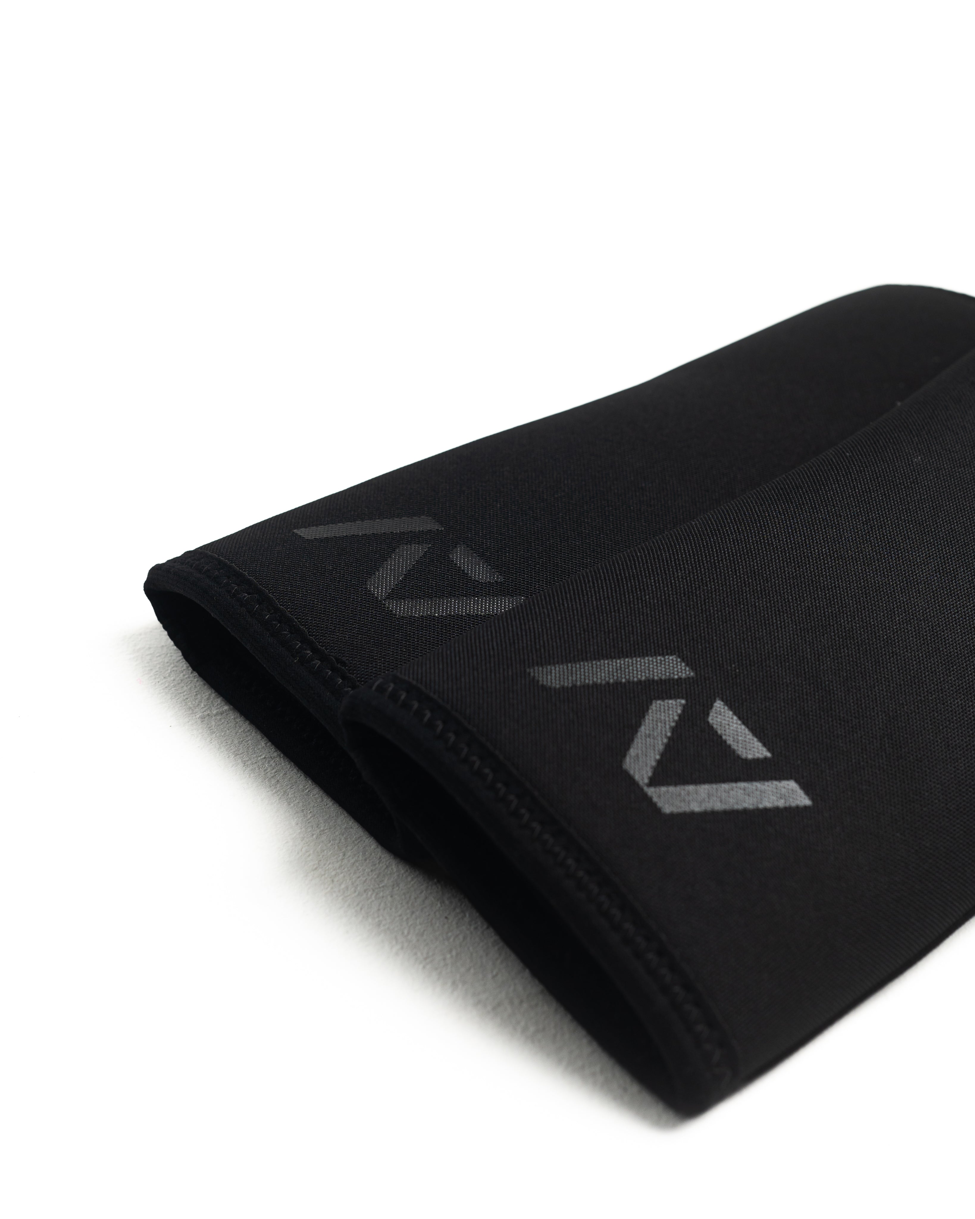 Hourglass Knee Sleeves - Stealth | A7 UK shipping to Europe